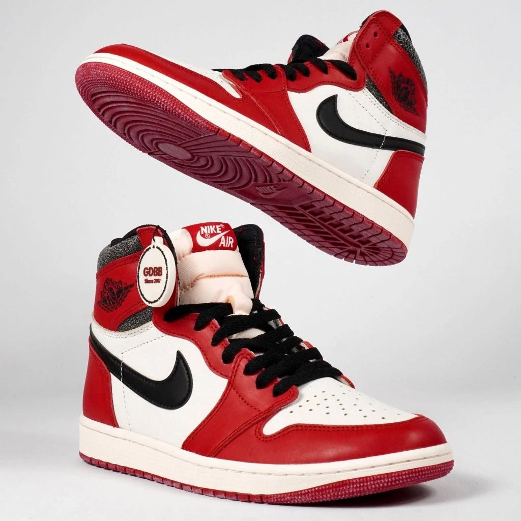 Sepatu Jordan 1 High Chicago Lost And Found 2022 Red White Black ...